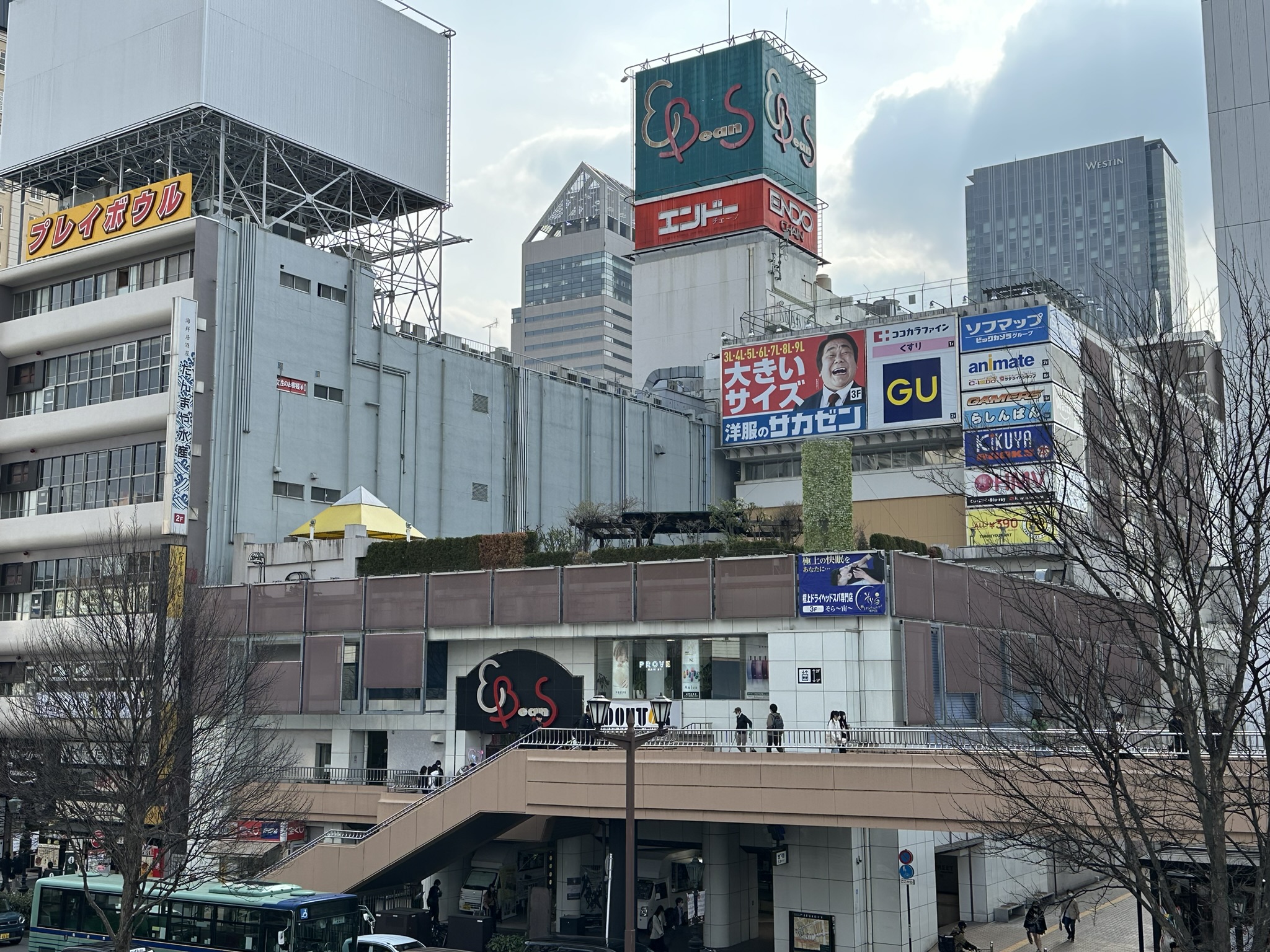 オタクの地方と都心共通のトレンド・地方でのオタクの動向・推し活とは？～仙台の「オタクビル」EBeanS・ふくしま街コスからみるアニメ・漫画・ゲームオタクによる地方創生～ – オタク女子推しラボ